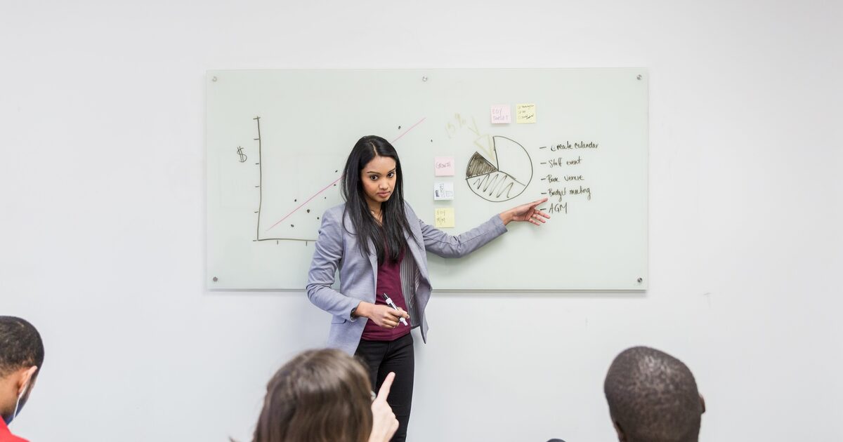 8 examples of transparent leaders to follow